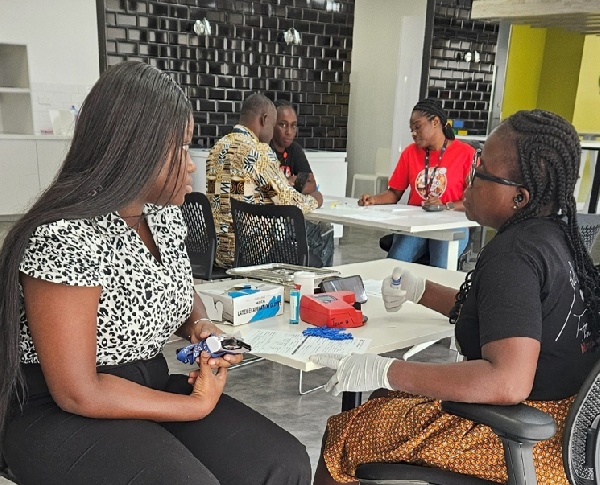 Standard Chartered staff lend a lifesaving hand to National Blood Bank