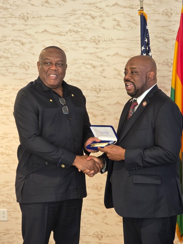Ambassador Victor Smith Receives Key of Trust from Savannah, Georgia