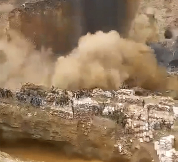 At least 32 killed in Congo after mine collapses